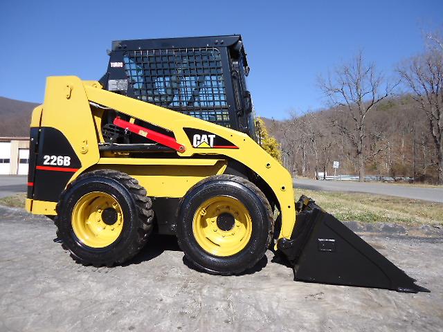 2005 CATERPILLAR 226B CAT 226 B RUBBER TIRE SKID STEER LOADER , CAB ...